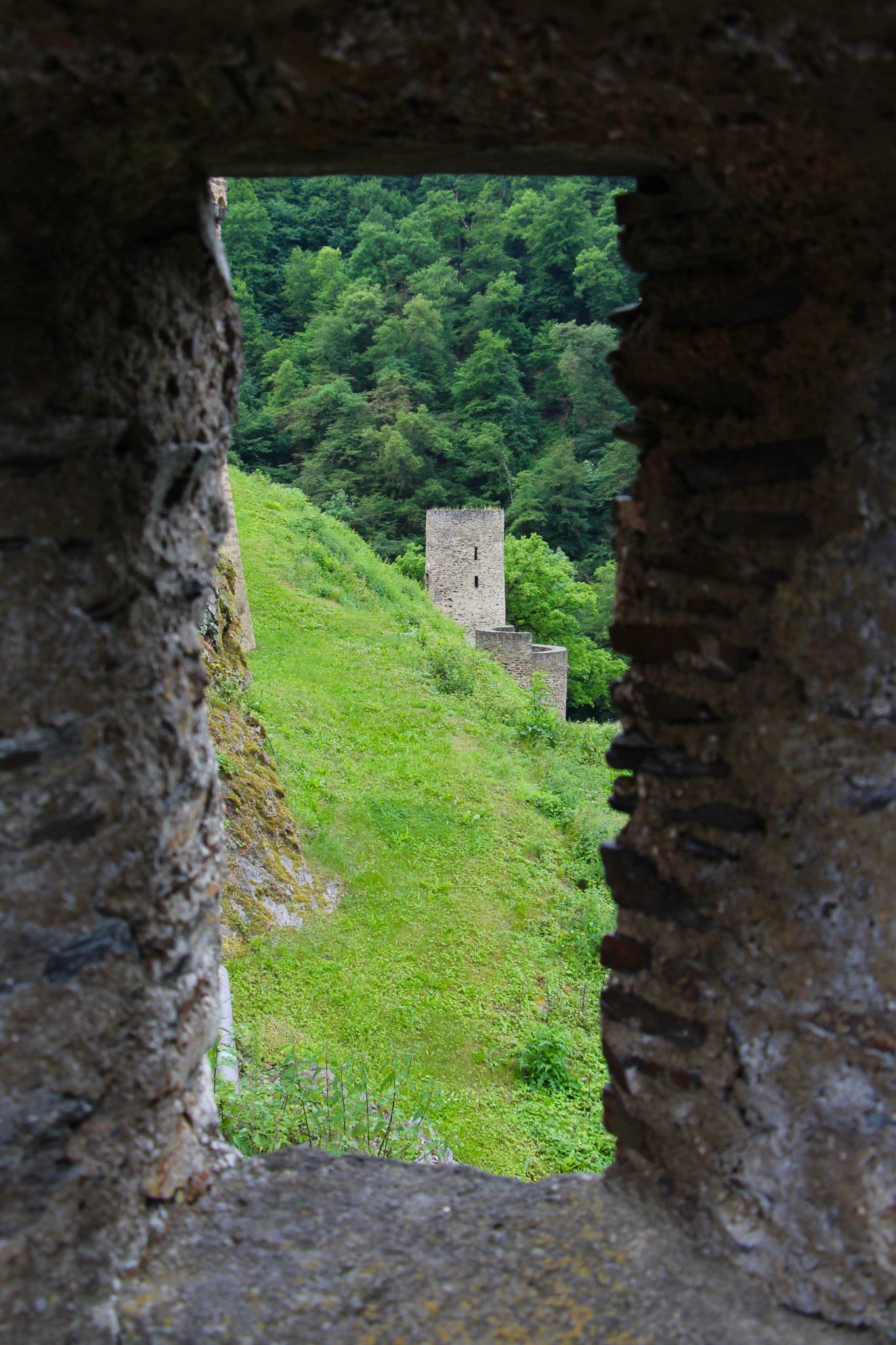 Visiting Eltz Castle in Germany’s Rhine River Valley | lifeheartslove